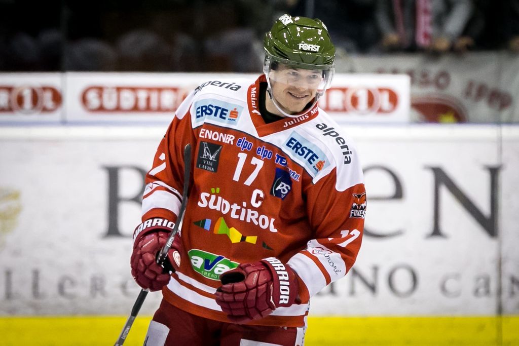 Auch der Kapitän wieder mit an Bord – 18. Saison im weißroten Dress für Alexander Egger - Hockey ...