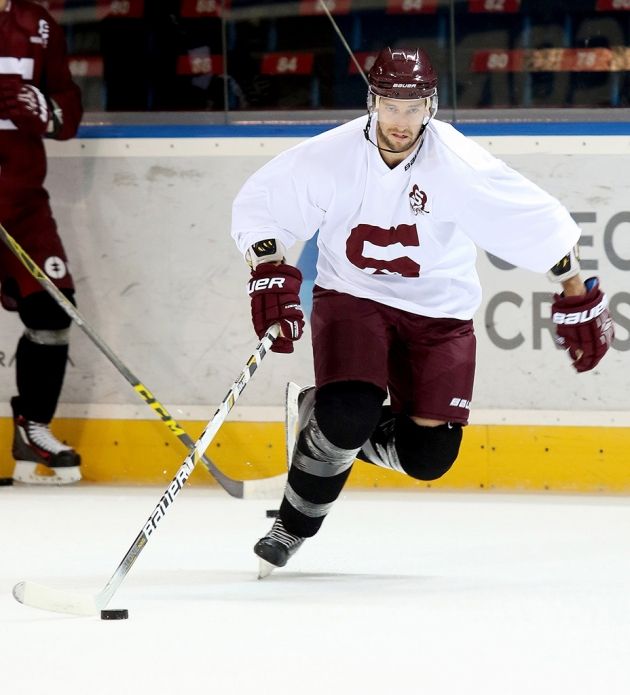 Der lang ersehnte erfahrene Verteidiger an Land gezogen: Ryan Glenn ab sofort ein Weißroter ...